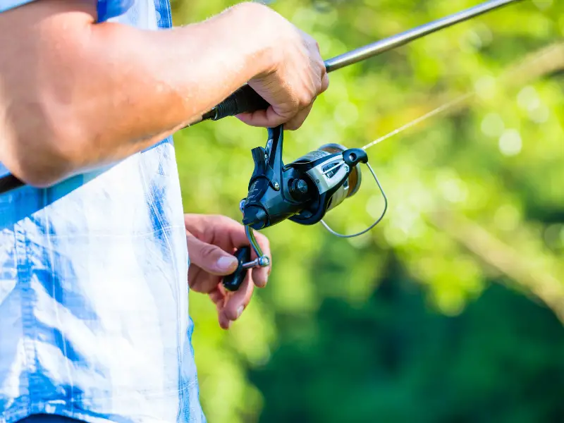 How To Put Line On A Spincast Reel? - AquariumPub